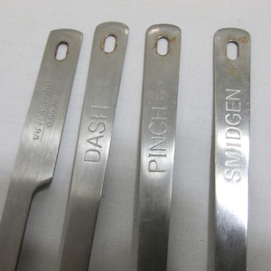 Aluminum Measuring Cups and Spoons Choice of Vintage Cookie Cutters ...