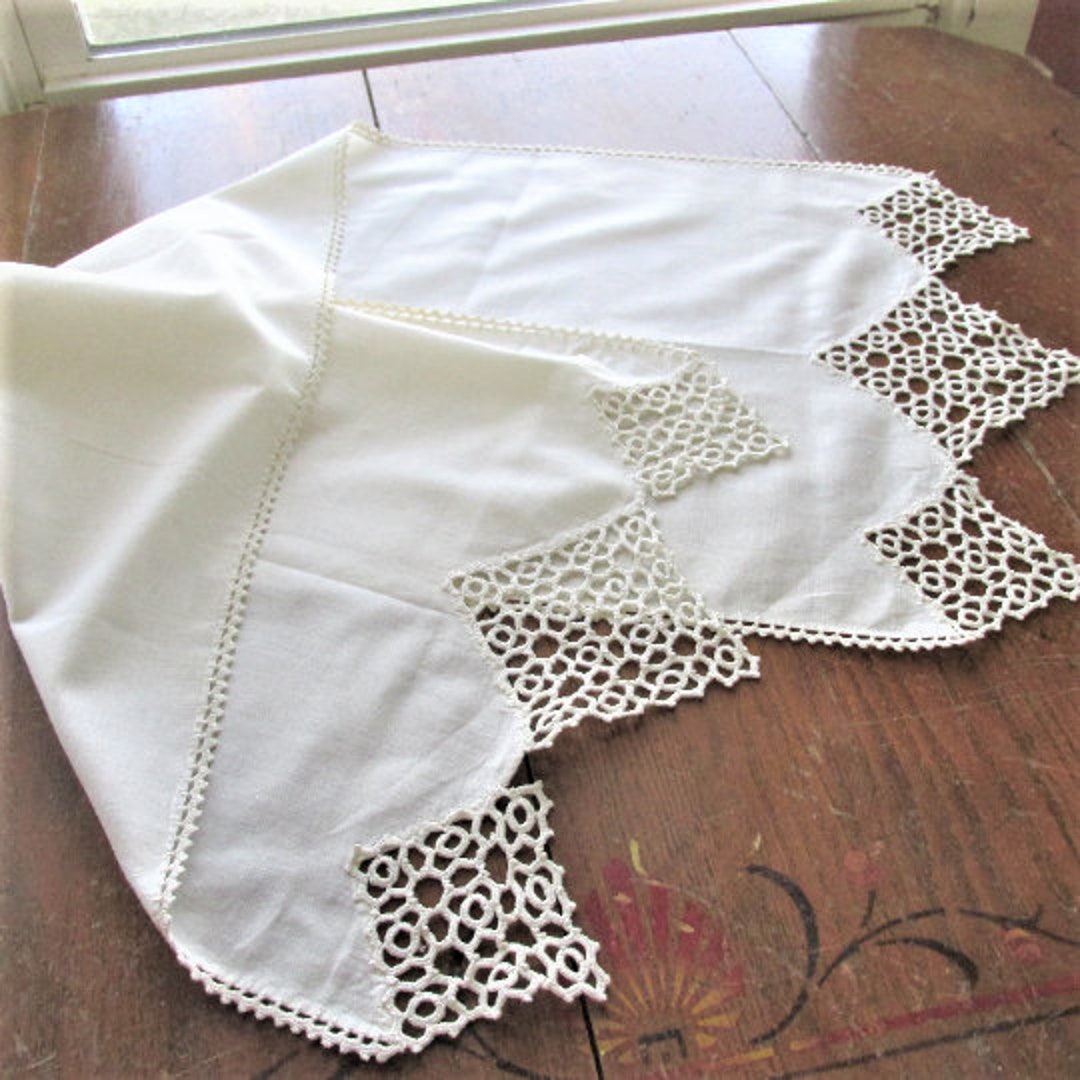Table Runner Tatted Trim Vintage Design - Etsy