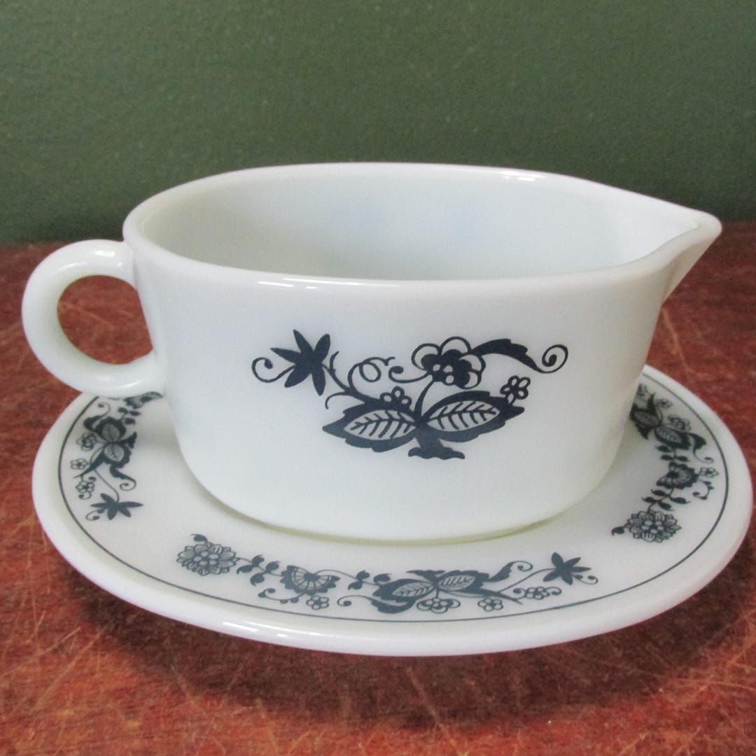 Pyrex Gravy Boat and Tray Vintage Old Town Blue - Etsy