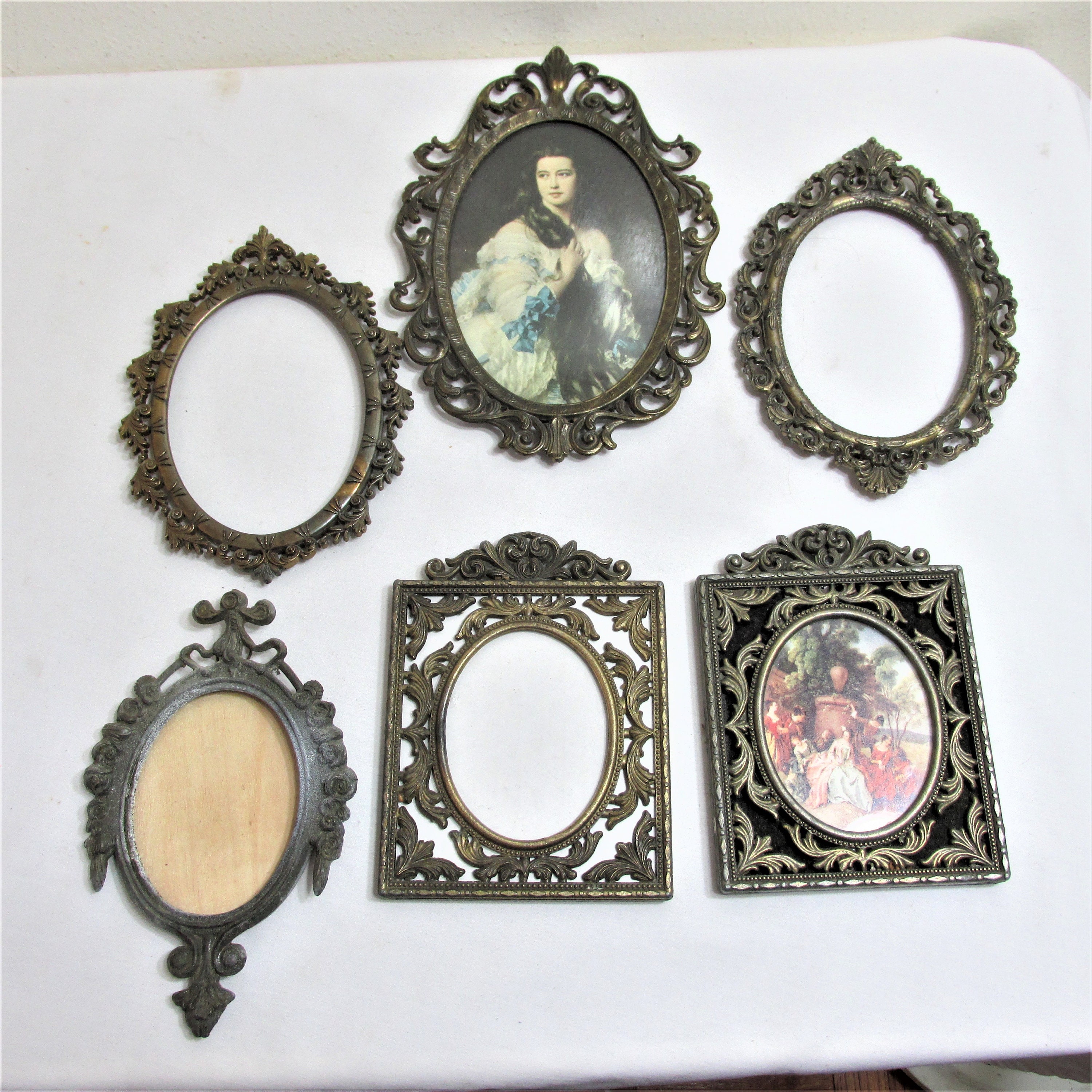 Baroque Oval Frame