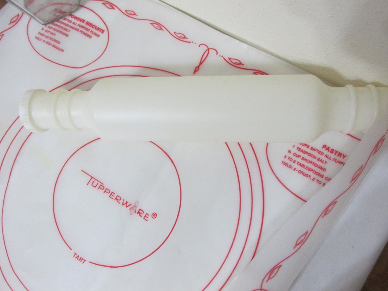 Tupperware Rolling Pin And Mat