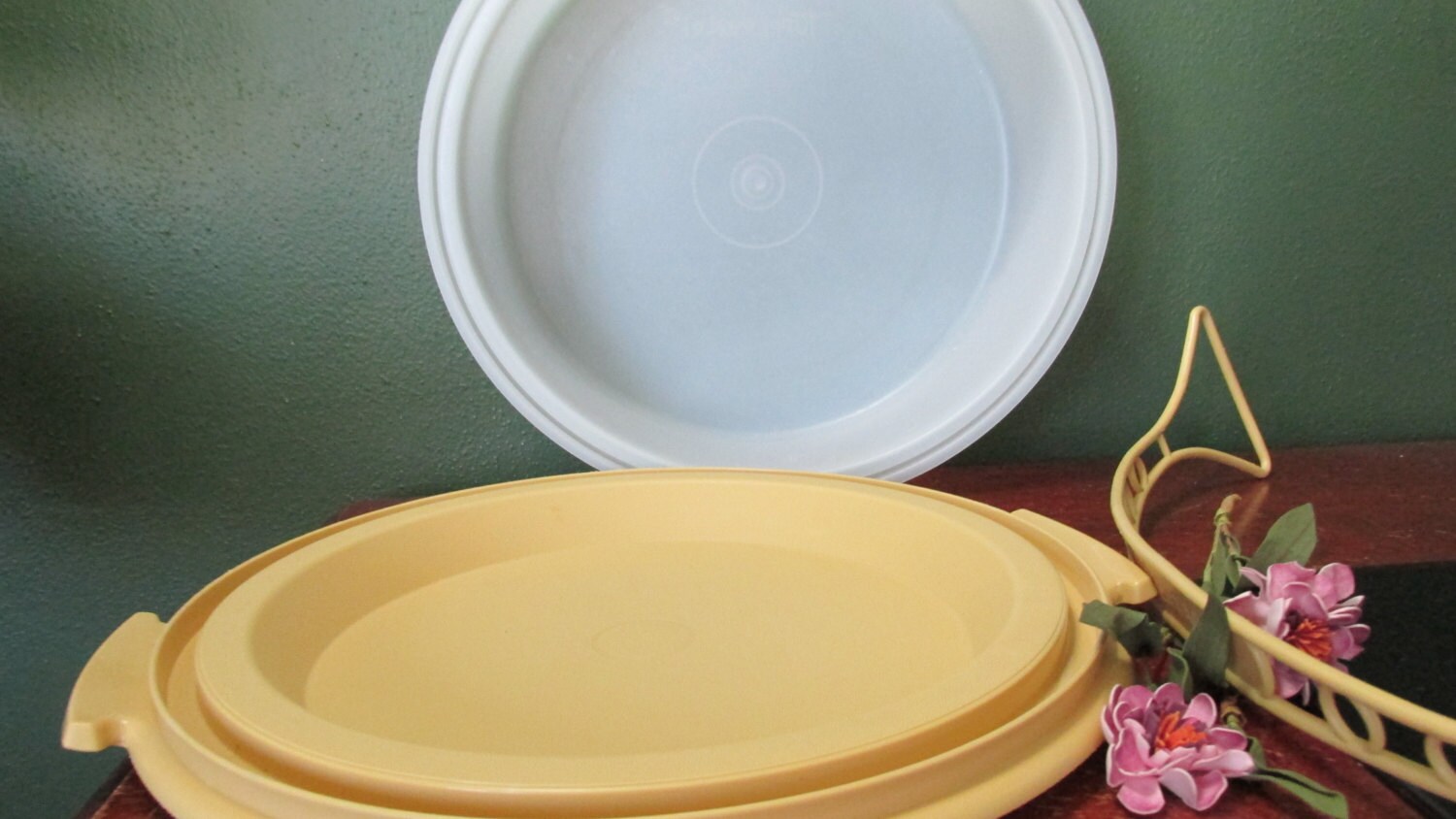 Tupperware Cake or Pie Carrier With Handlier Handle - Etsy