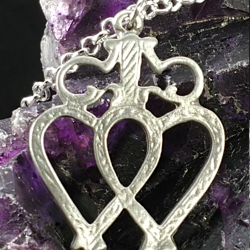 Luckenbooth Pendant - Etsy