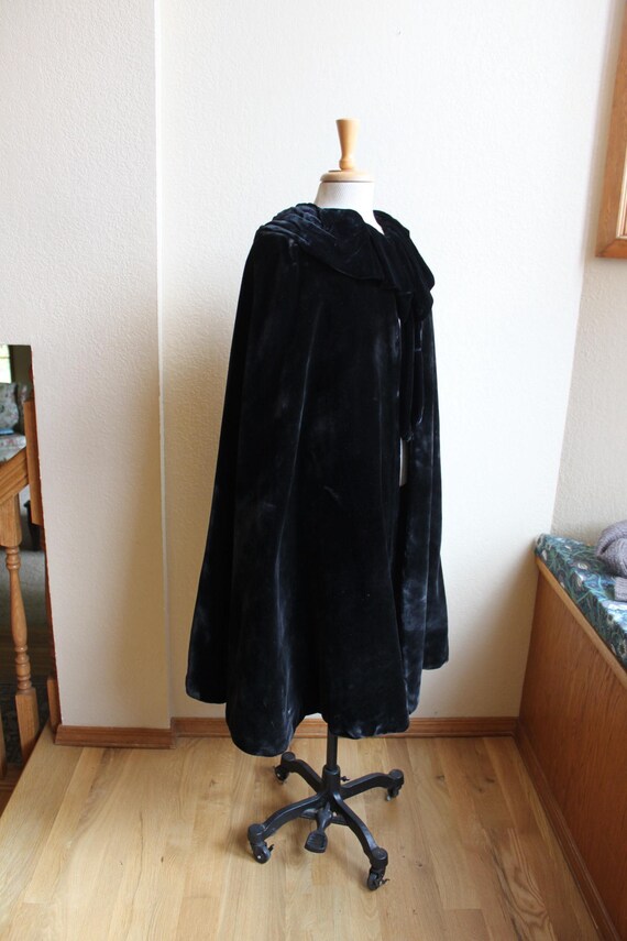 Antique Heavy Black Velvet Mid length Cape Vintage 18… - Gem