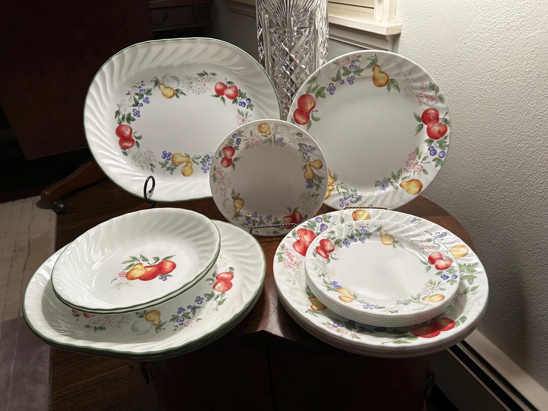 CORELLE CHUTNEY Lot of Eighteen Pieces. Lovely Vintage Pattern in Like New Condition. Made in ...
