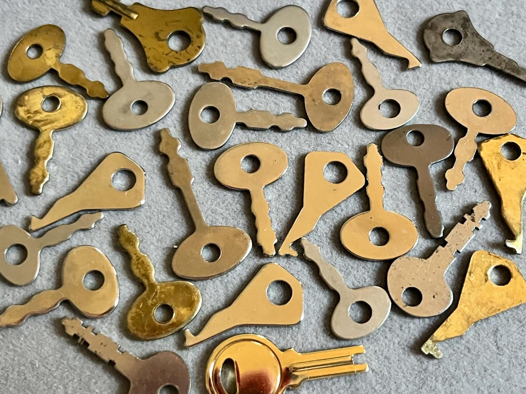 Lot of 18 Miniature Keys Padlock Keys Steampunk Jewelry Supplies - Etsy