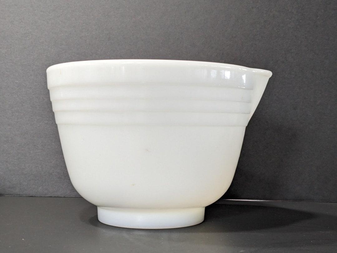Vintage Pyrex Hamilton Beach Milk Glass Mixing Bowl, Farmhouse Vintage ...