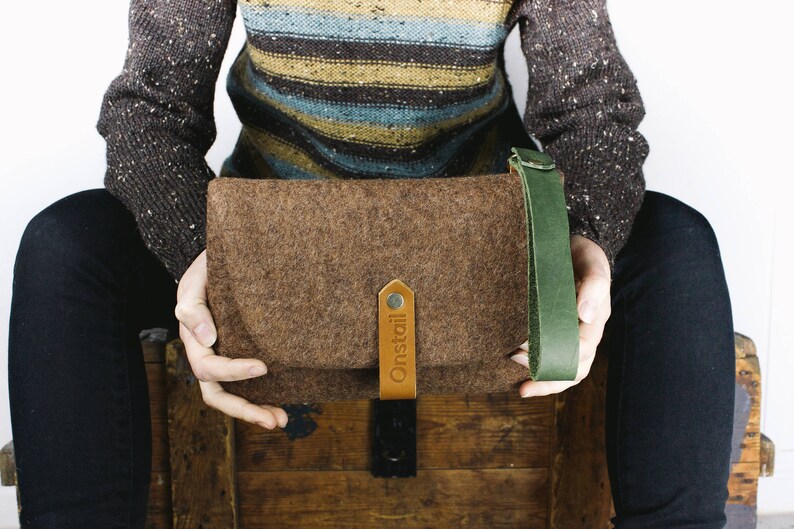 Felt purse. Wool felt purse with leather strap in natural | Etsy