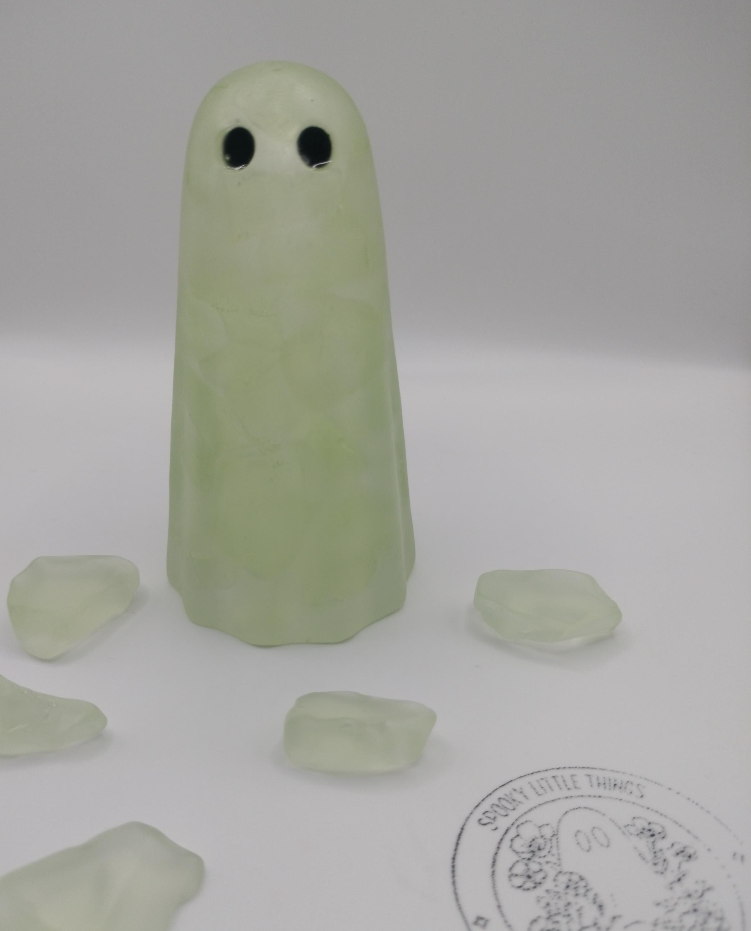 Uranium Glass Resin Tall Ghost - Crushed Glass in Resin,vaseline Glass ...