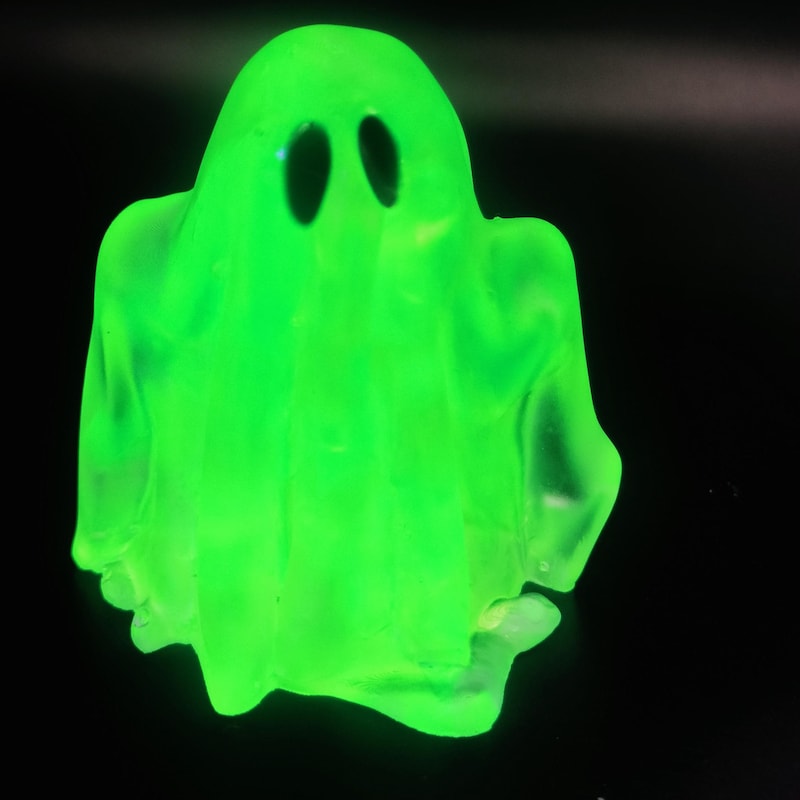Uranium Glass. Clock - Etsy UK
