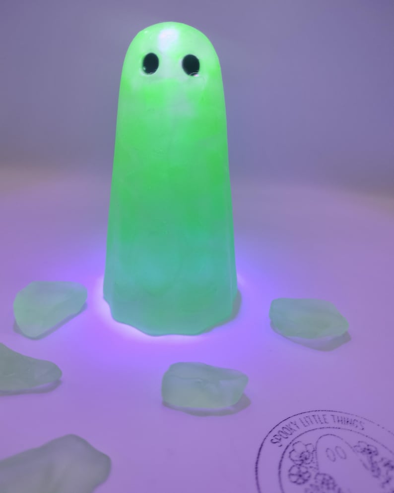 Uranium Glass Resin Tall Ghost - Crushed Glass in Resin,vaseline Glass ...