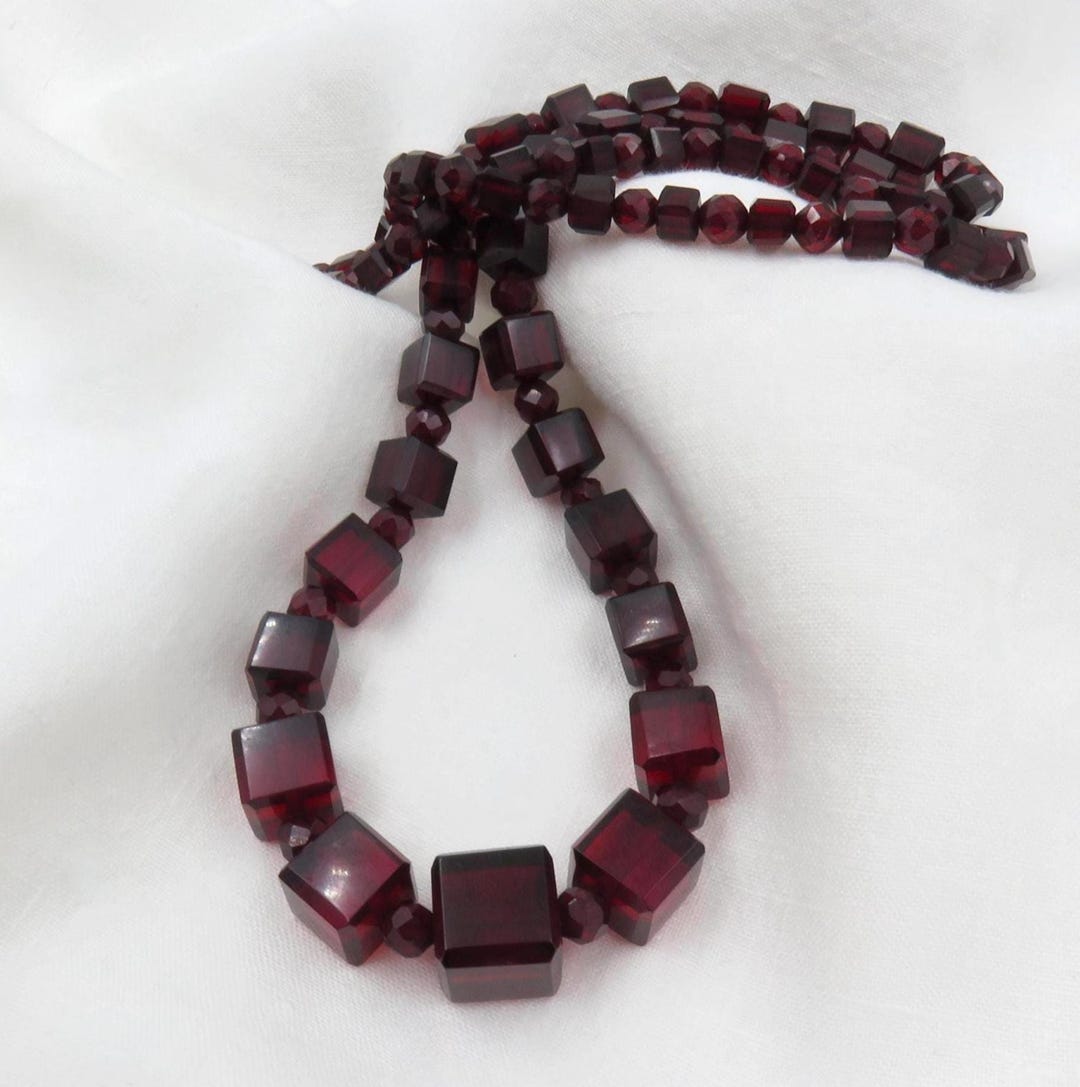 Circa 1930. Red Bakelite Necklace Featuring Square and Round Beads - Etsy
