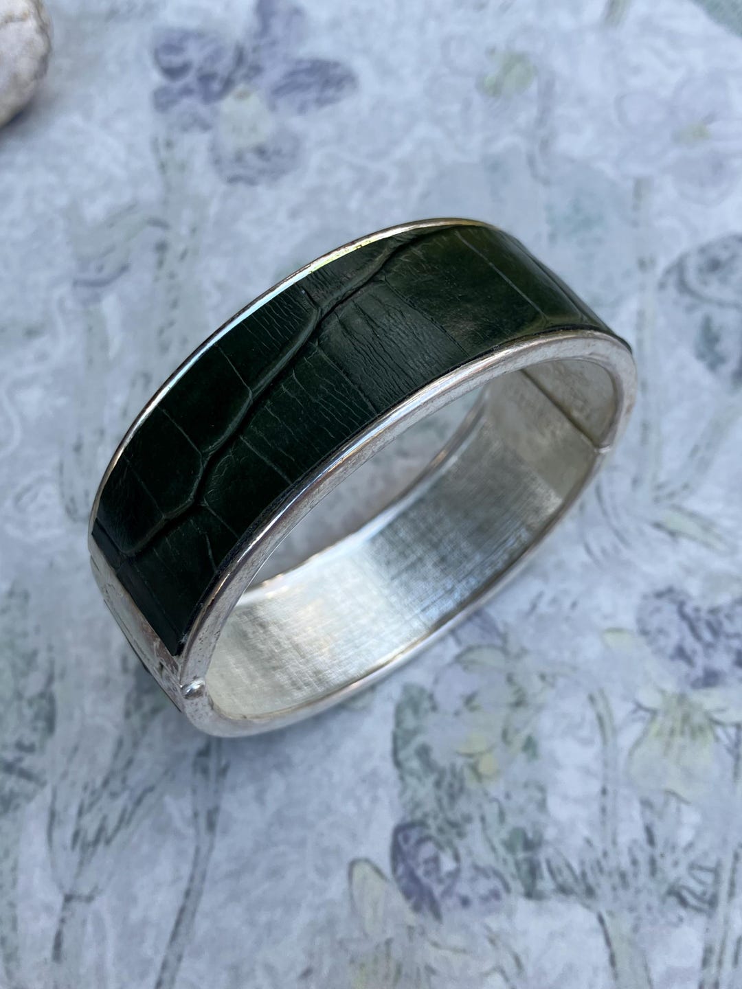 Vintage Olive Green Alligator Clamper Bracelet Silver Hinged Bangle ...