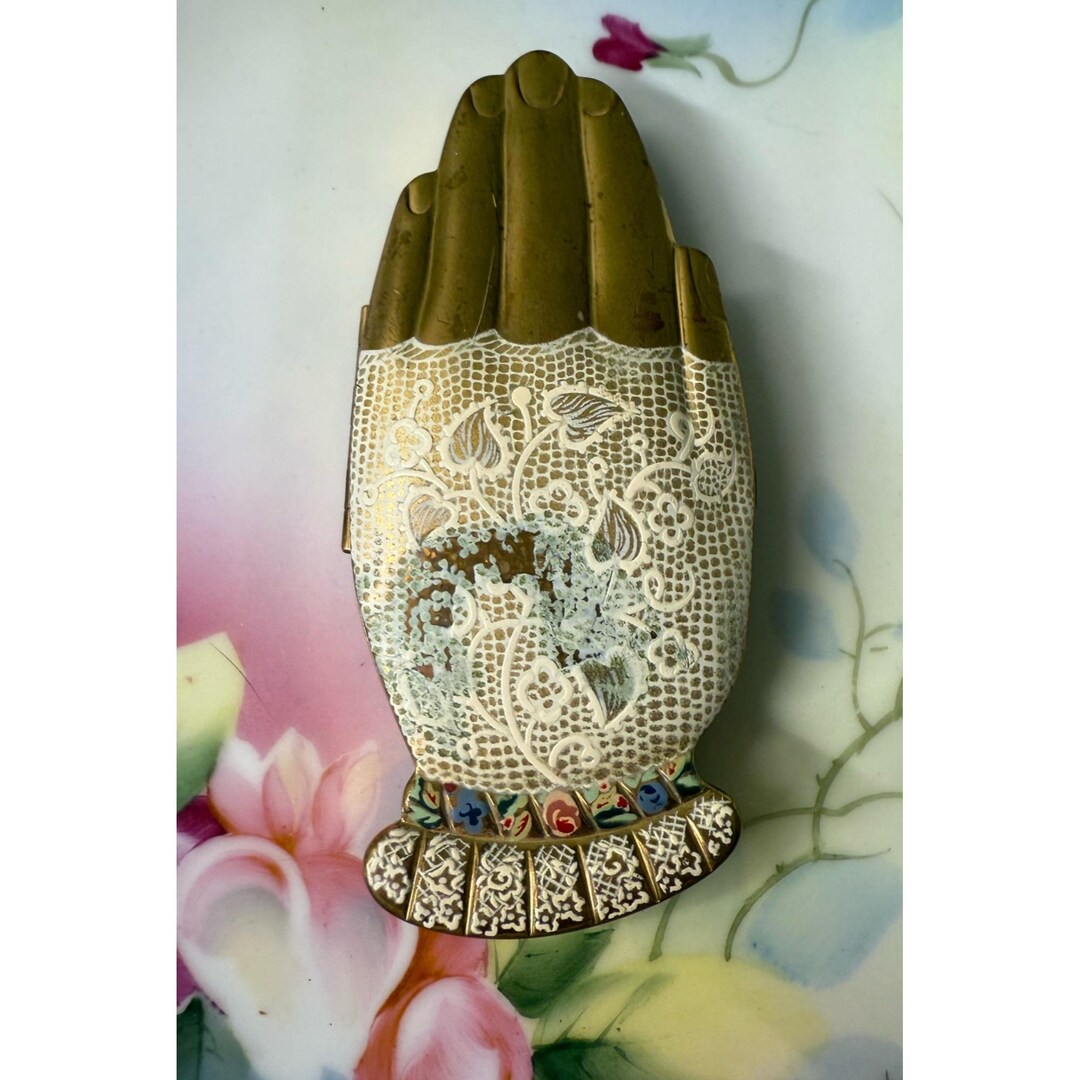 Vintage 1940s Volupte Hand Gesture Compact White Lace - Etsy