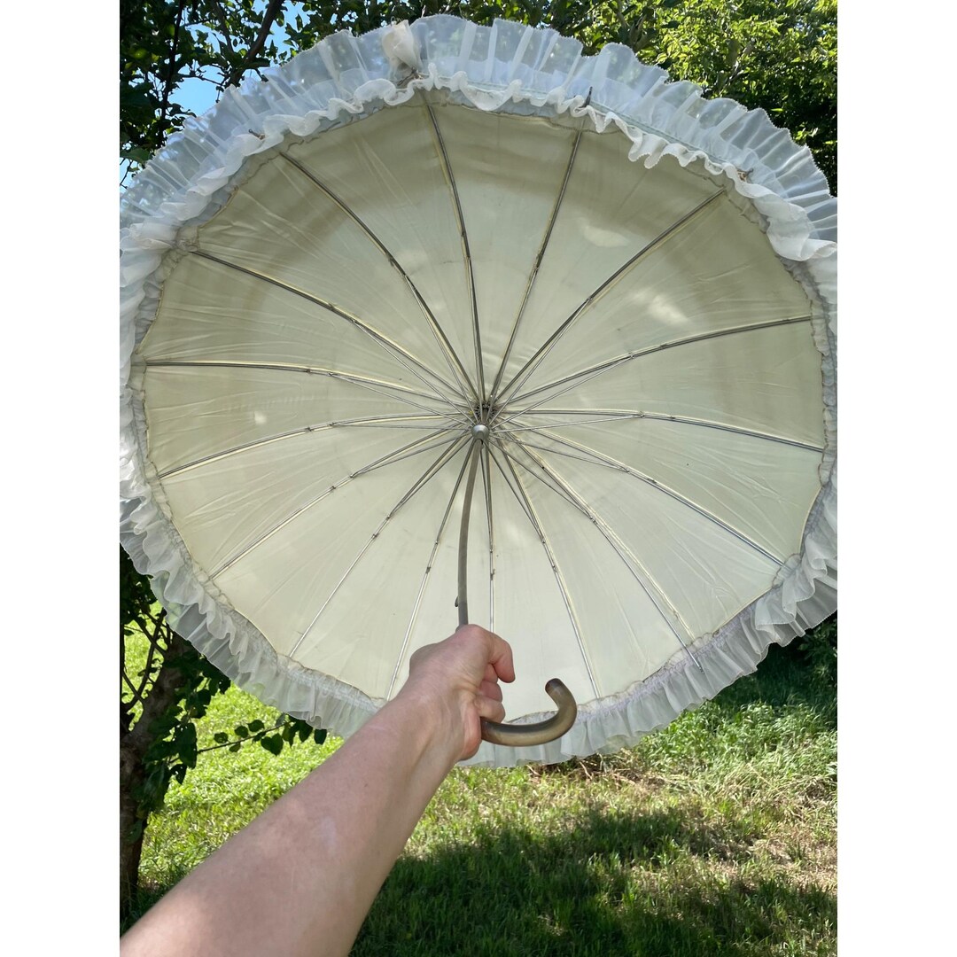 Vintage 1950s Light Gray Parasol With Ruffled Edges Lucite Handle - Etsy