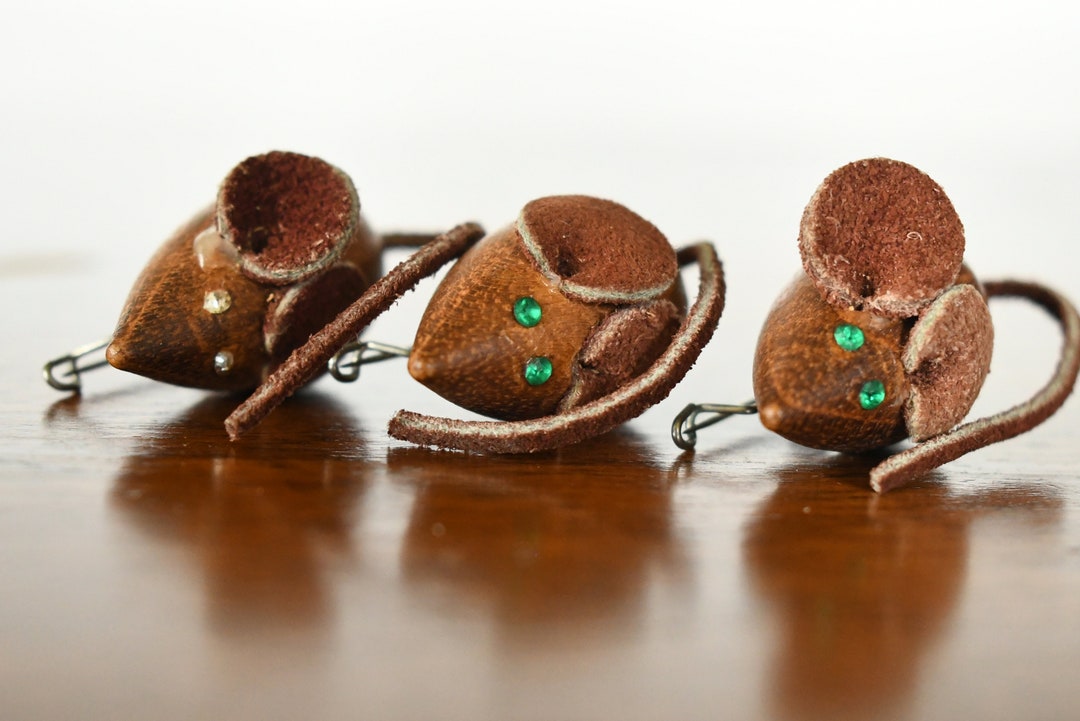 Vintage Trio of Wooden Mice Scatter Pins/ Brooches 1960's Eek a Mouse ...