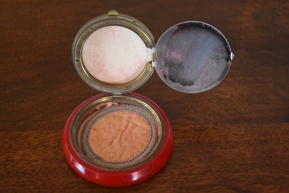 Antique Cherry Red Bakelite Powder Compact ~ Courting… - Gem