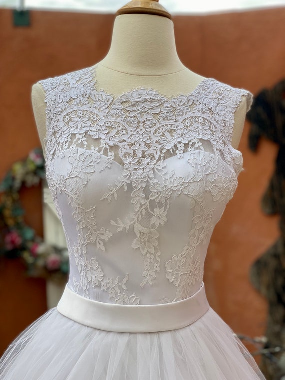 Vintage Y2K White Wedding Gown Illusion Lace Neckline… - Gem