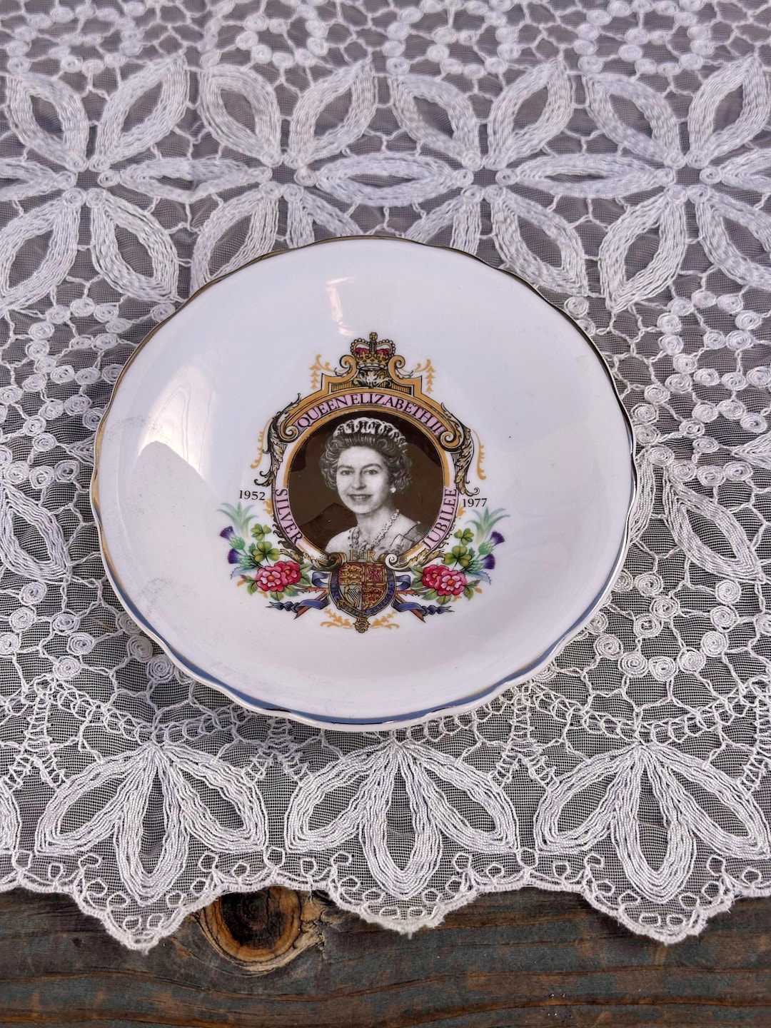1970s Queen Elizabeth Silver Jubilee Plate Royal Grafton Fine China 4.5 ...