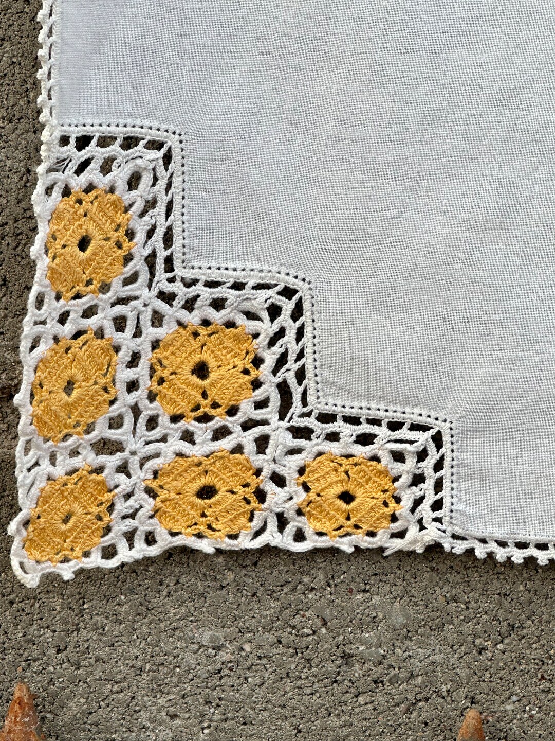 Vintage White Linen Tea Tablecloth Crochet Trim With Yellow Roses 38" X ...