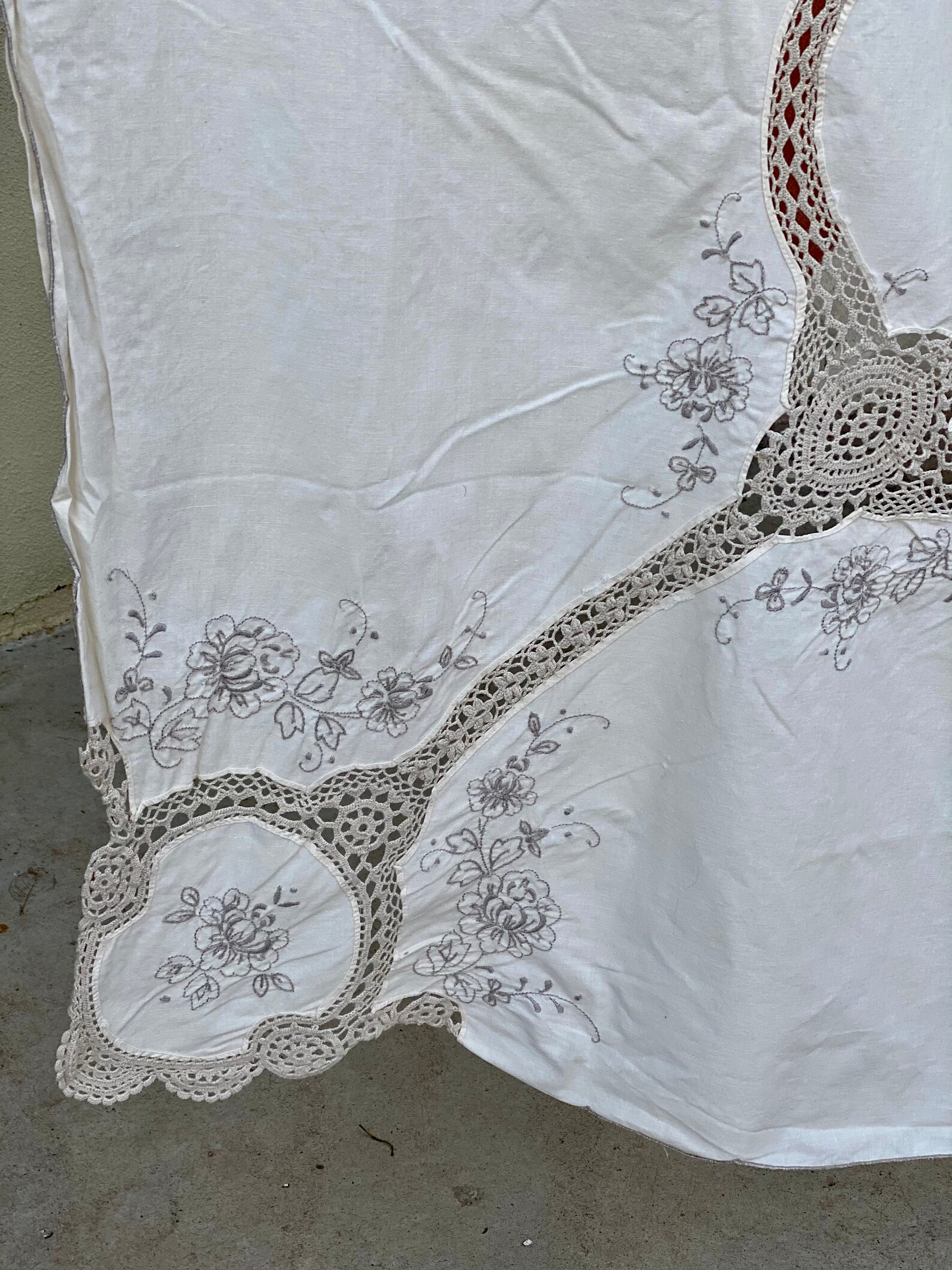 1950s Ecru Beige Madeira Embroidered Tablecloth With Crochet Inserts 77 ...