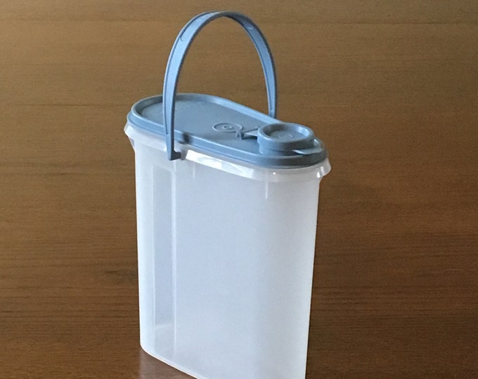 Tupperware Sheer White Oval 2 Qt Beverage Buddy Blue Seal and Handle ...