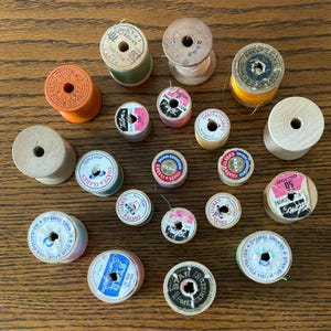8) Vintage Thread Spools With and Without Thread - 20 Wooden Spools ...