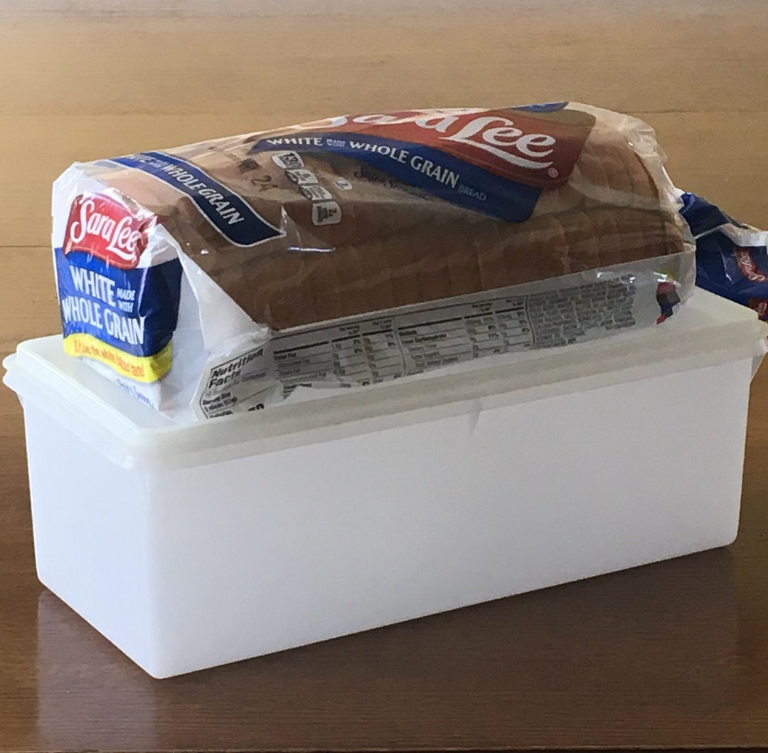 Tupperware Bread Server - Keeper - Frosted White 606 With 607 Seal ...