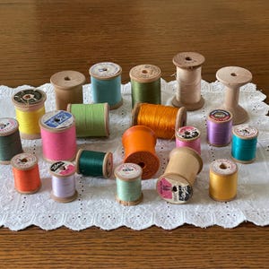 8) Vintage Thread Spools With and Without Thread - 20 Wooden Spools ...