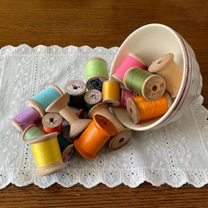 8) Vintage Thread Spools With and Without Thread - 20 Wooden Spools ...