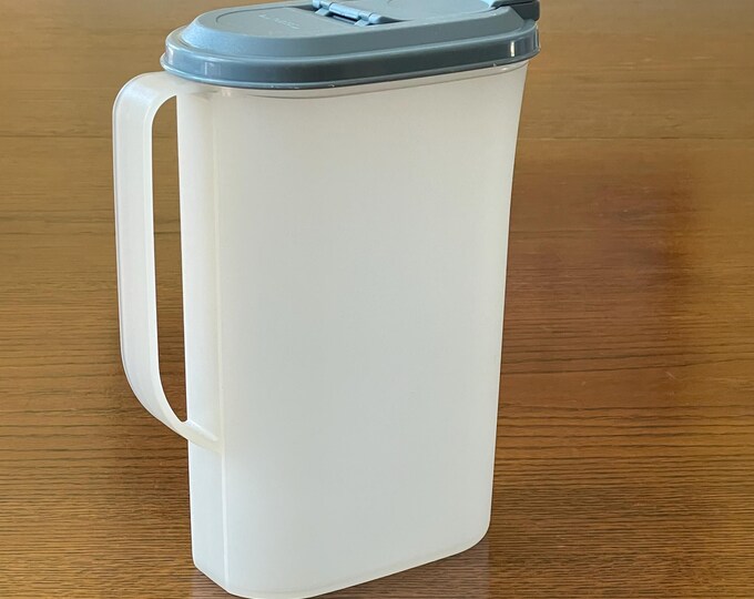 Tupperware Modular Mate 2 Quart Pitcher With Country Blue Seal - Space ...