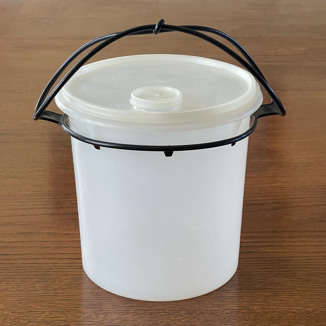 Tupperware Millionaire Line 1954 6 Qt Pour All Top Pour Seal and Black ...
