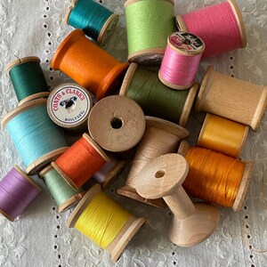 8) Vintage Thread Spools With and Without Thread - 20 Wooden Spools ...