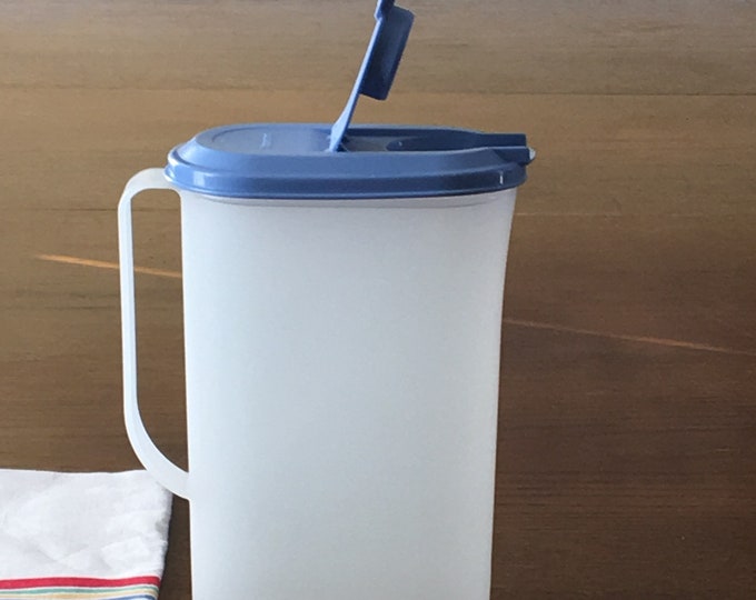 Tupperware Modular Mate 2 Quart Pitcher With Blue Seal Space Saving ...