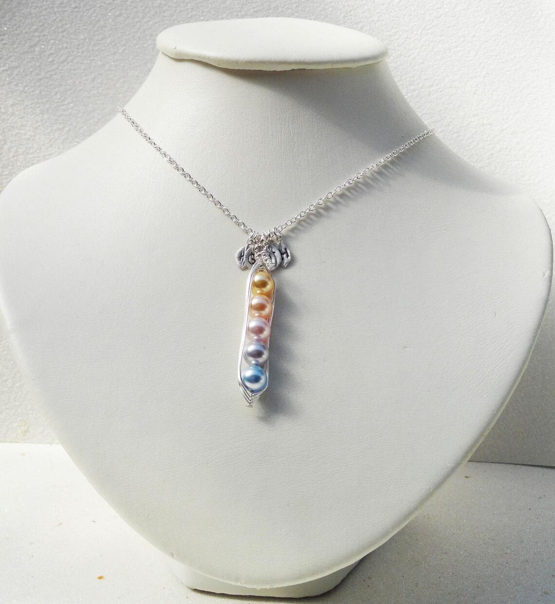 Sweet Peas in A Pod 2 34 or 5 Pearls Colors of Tenderness | Etsy