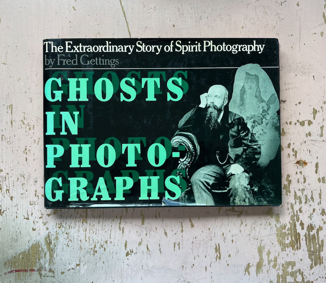 Ghosts in Photographs: the Extraordinary Story of Spirit Photography by ...