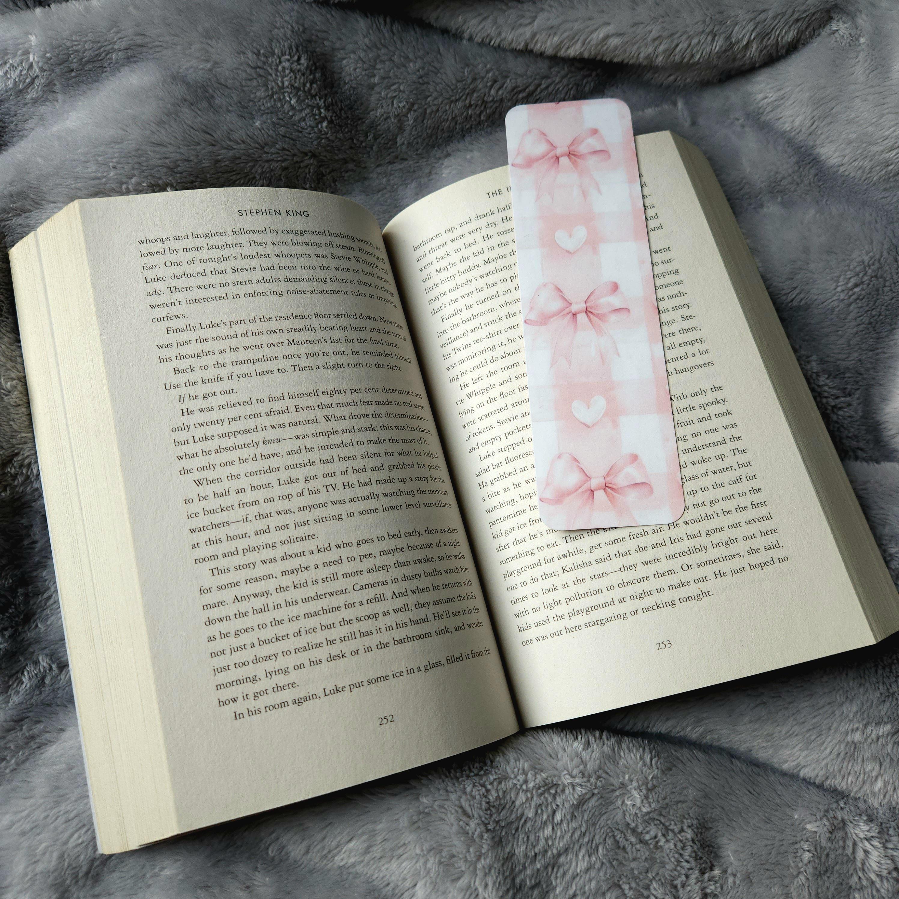 Handmade Aesthetic Bookmarks | Laminated Bookmarks | Pink Bows - Etsy