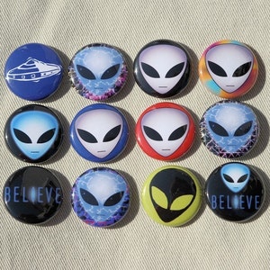 Alien Heads Set of 12 Buttons Pinbacks Badges 1 Inch - Etsy