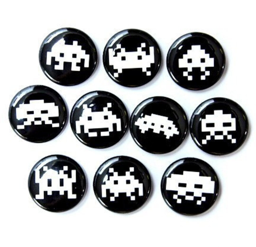 Alien Invaders Black and White Set of 10 Buttons Pinbacks Badges 1 Inch ...