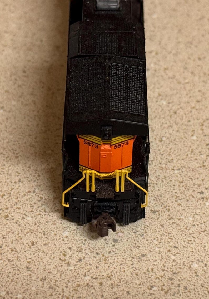 Kato N Scale BNSF #5873 ES44AC - Swoosh Logo - DCC Ready W/(5) TLCX ...