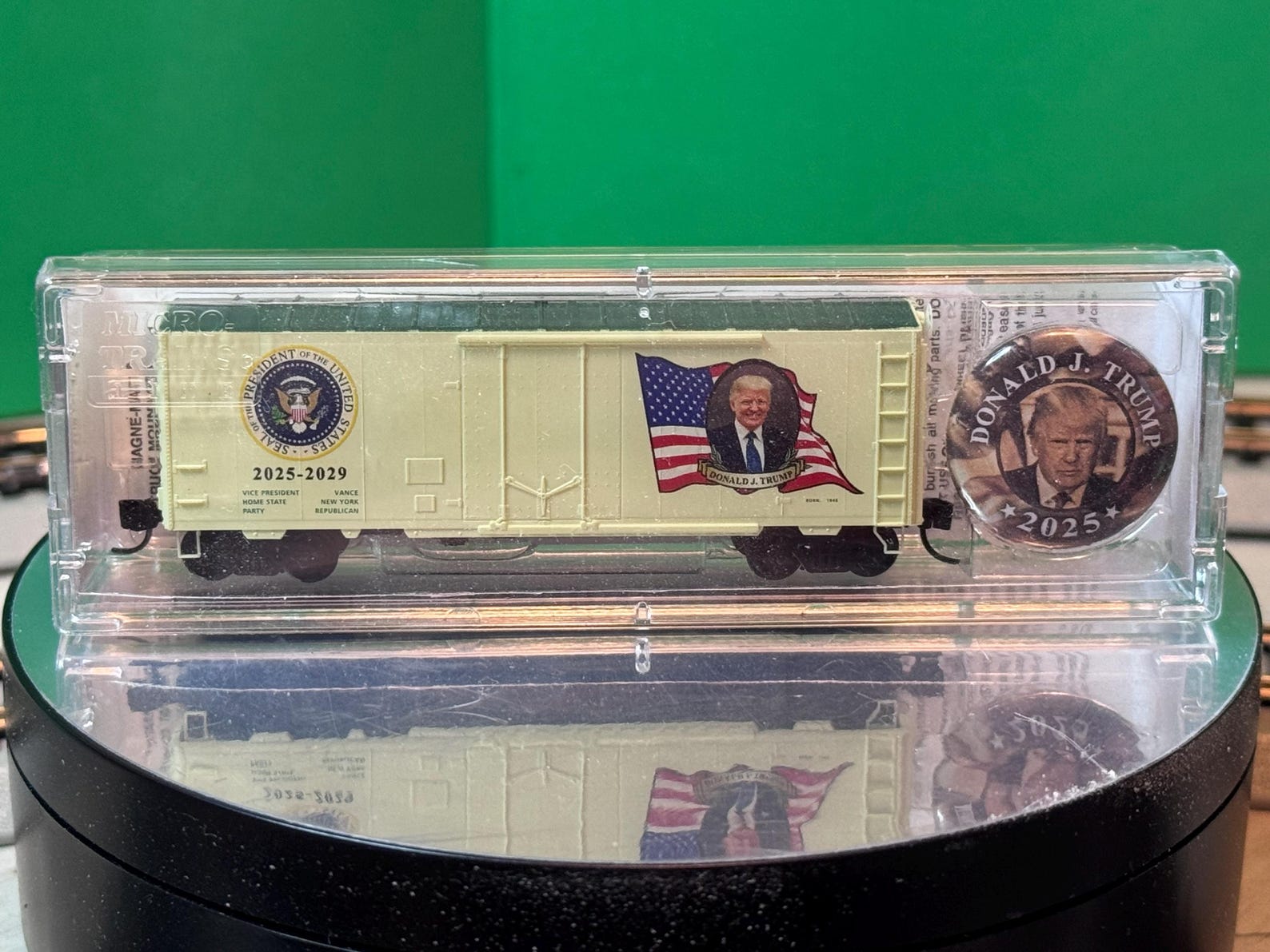 N Scale Micro Trains Donald J Trump Presidential Boxcar - 07400147 ...