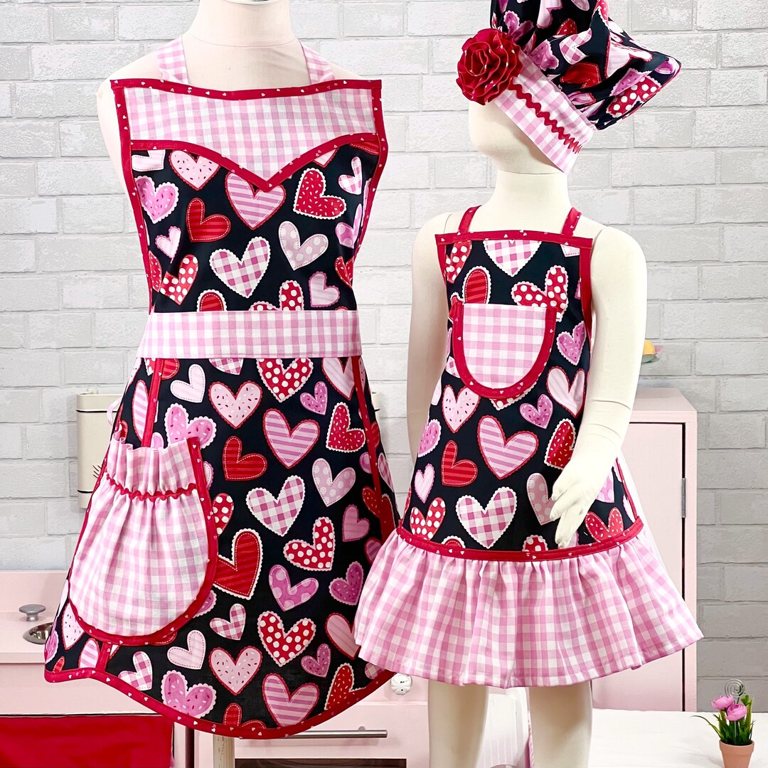 Mother Daughter Aprons, Matching Apron Set, Mommy and Me Matching Heart ...