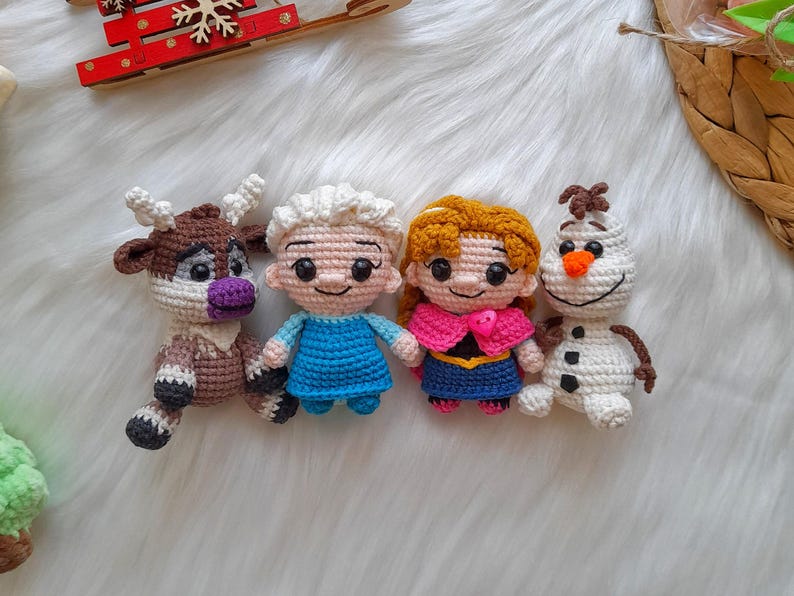 Schneekönigin Anna und Elsa, Schneemann Olaf und Rentier Sven Deer ...