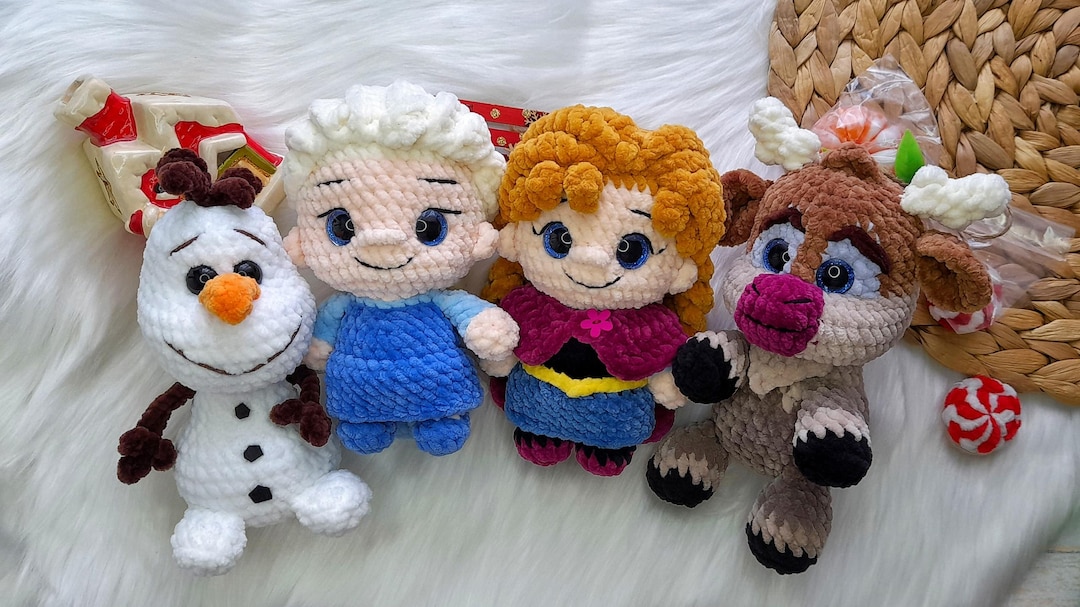 Snow Queens Anna and Elsa, Snowman Olaf and Reindeer Sven Deer ...