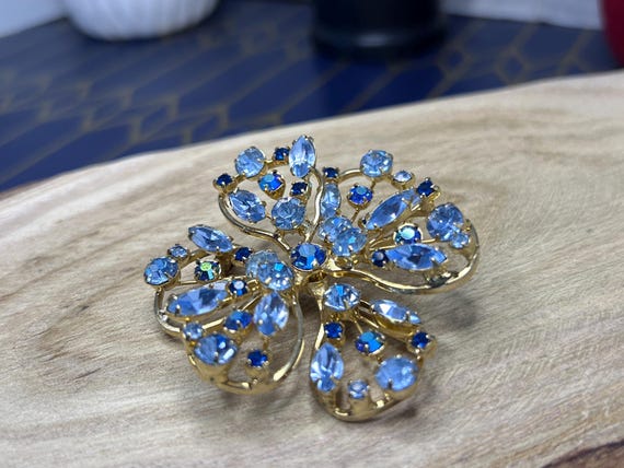 Vintage signed Regency Shades of Blue Crystal Flower … - Gem