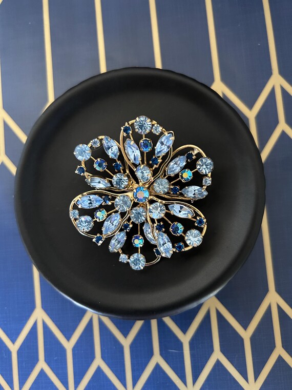 Vintage signed Regency Shades of Blue Crystal Flower … - Gem