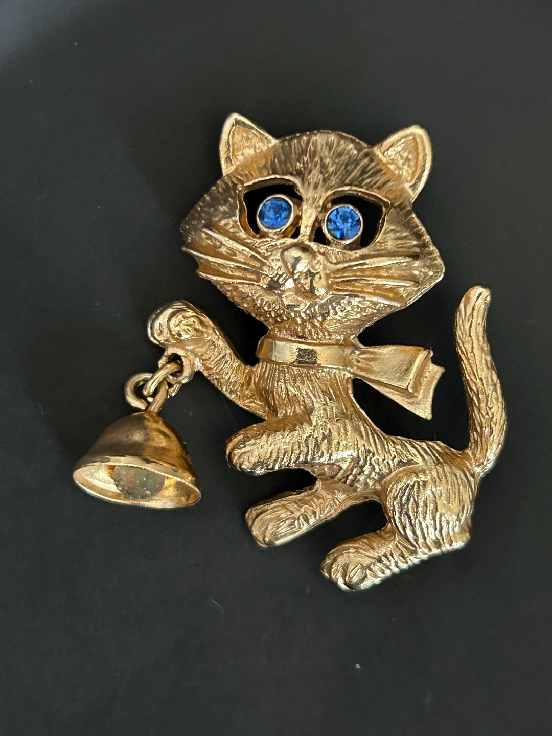 Vintage Avon Frisky Kitty With Bell and Sapphire Rhinestone Eyes Brooch ...
