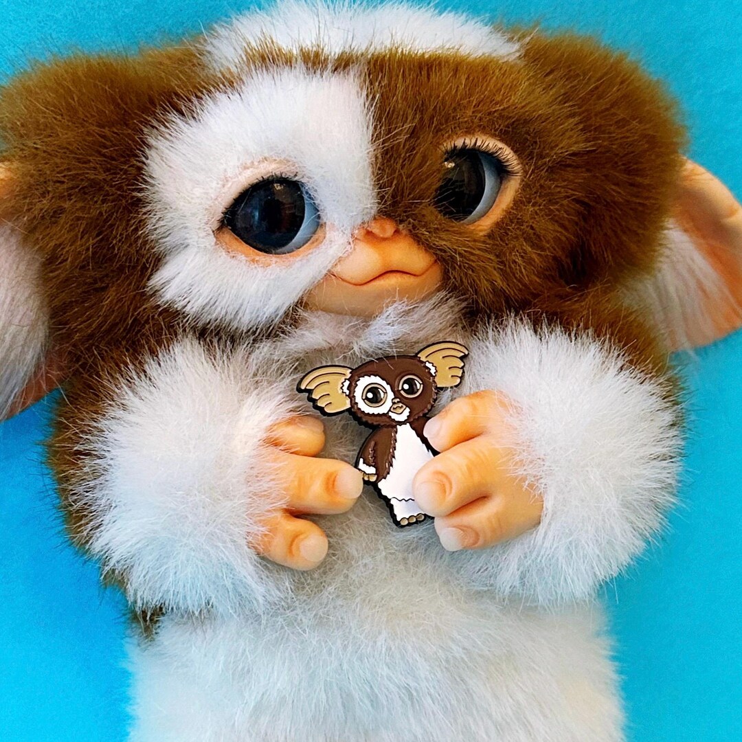 Gizmo Pin - Gremlins Enamel Pin - Gremlins Accessories - Gizmo Mogwai ...