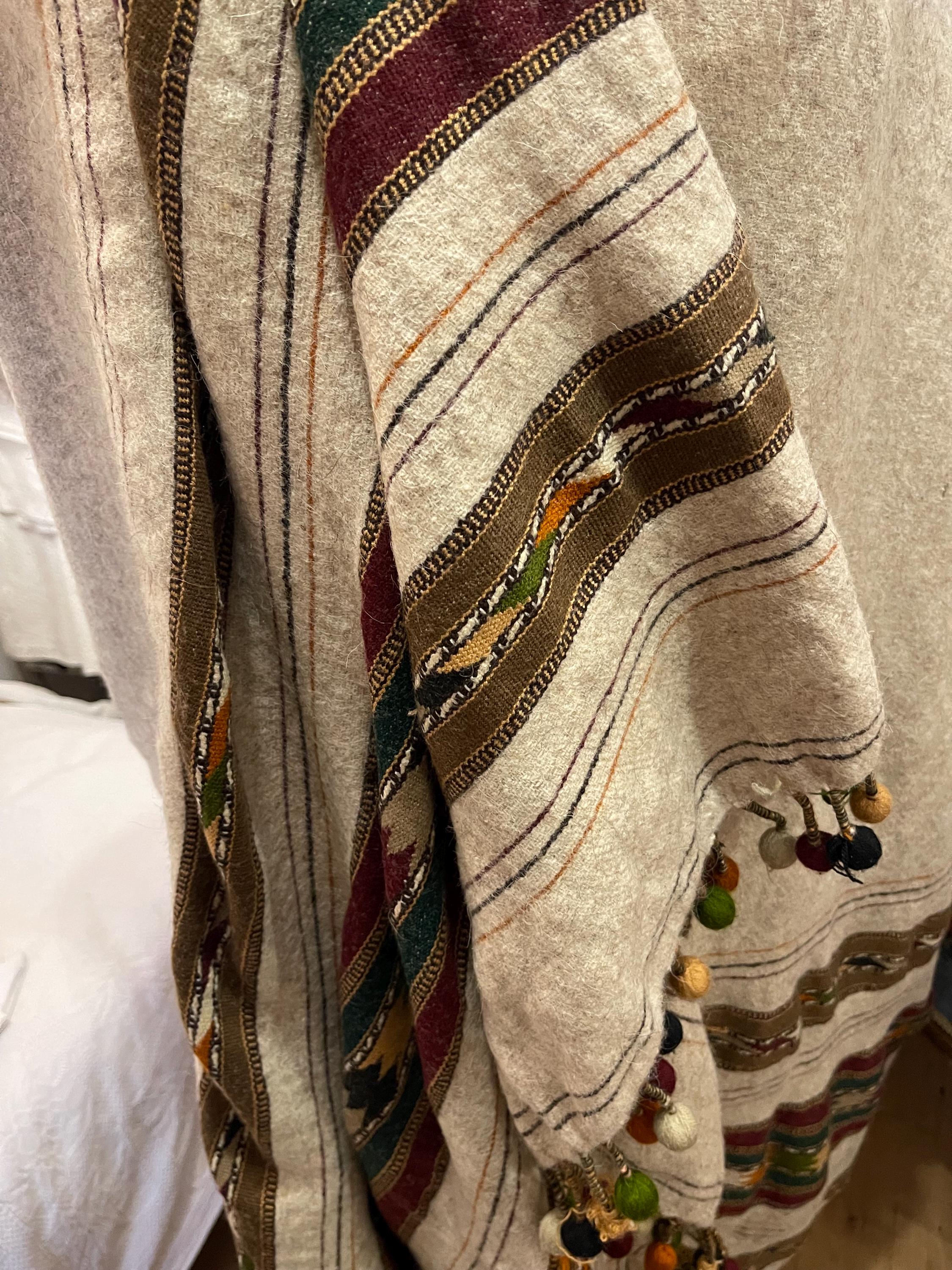 A Large Wool Shawl Blanket Vintage Handmade, Almost Perfect Condition ...