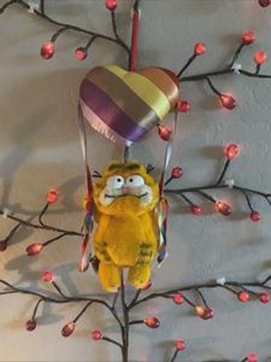Rare Vintage Garfield 1981 Collectable Rainbow Heart Swinging Love ...
